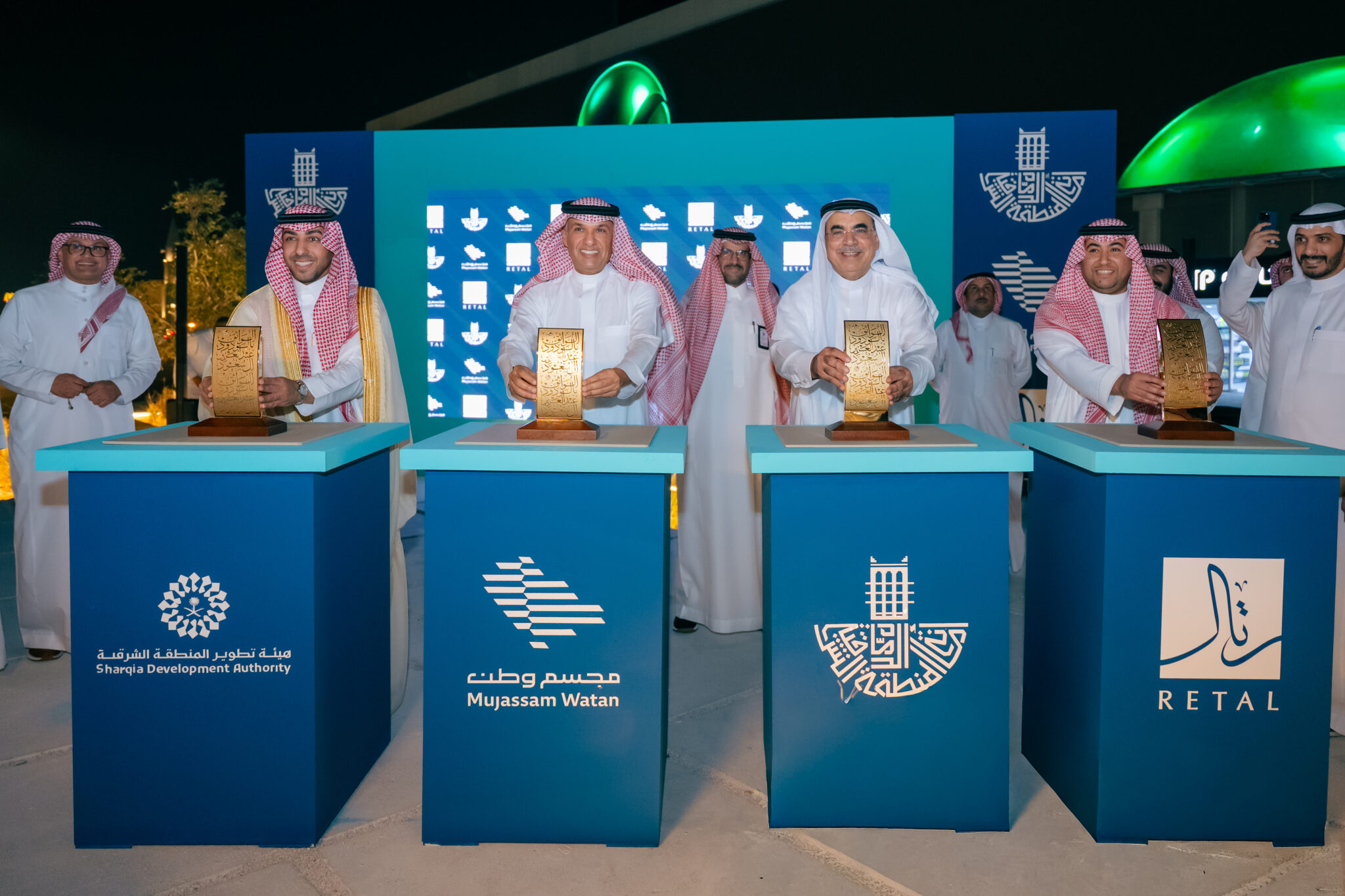 Retal Gifts the City of Khobar the "Wihdat Watan" Monument in ...